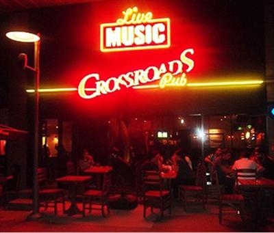 Crossroads Pub Çayyolu'nda atıştırma tabağı, sınırsız alkollü veya ...